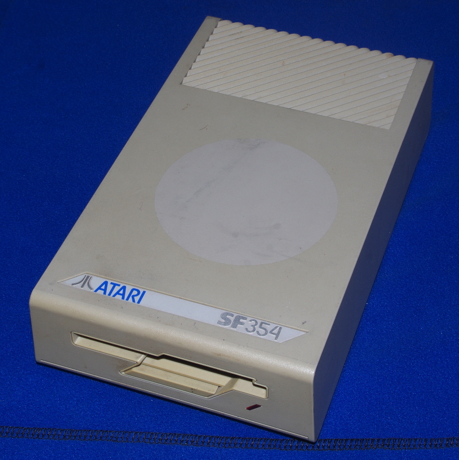 Atarimuseum-Sammlung: Die Massenspeicher - atarimuseum.de