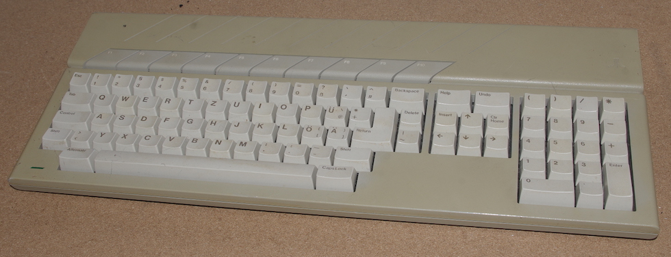 Atarimuseum-Sammlung: Die Eingabegeräte - atarimuseum.de